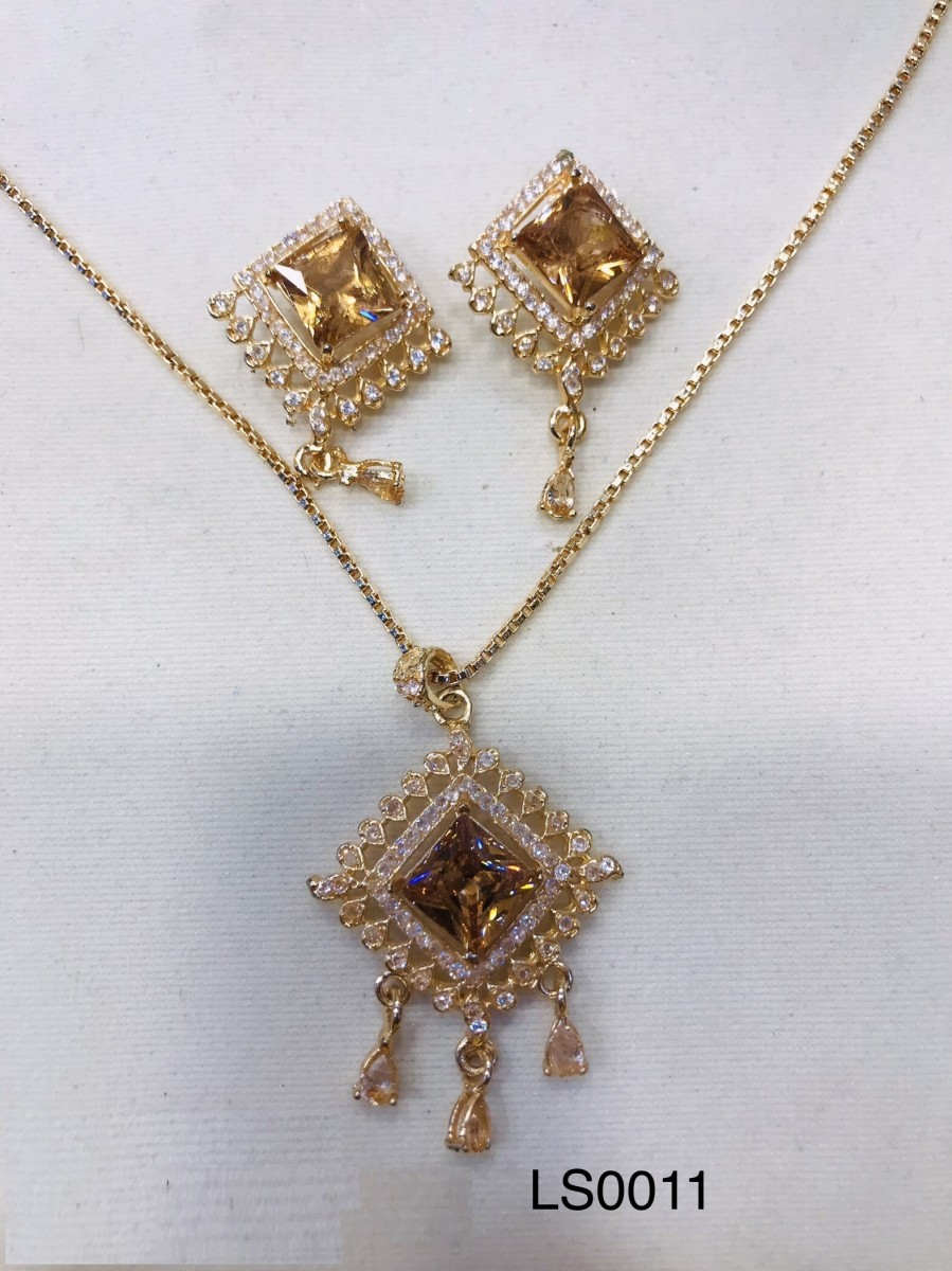 Locket Set Golden Ls0011 - Lawncollection.pk